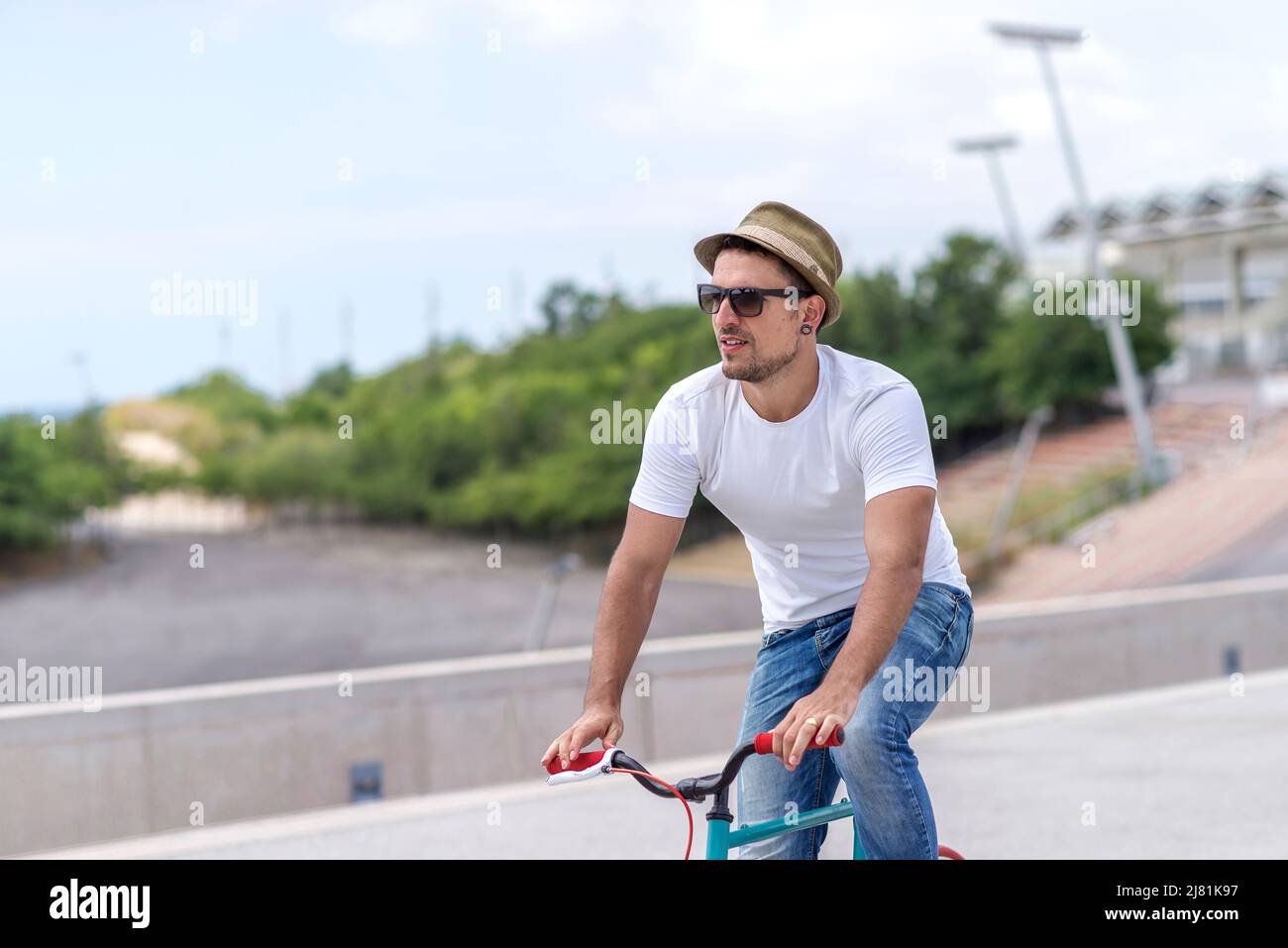 Fixie commuting ride riding hi-res stock photography and images - Alamy