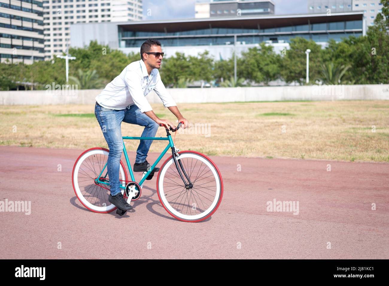 Fixed gear bike hi-res stock photography and images - Alamy
