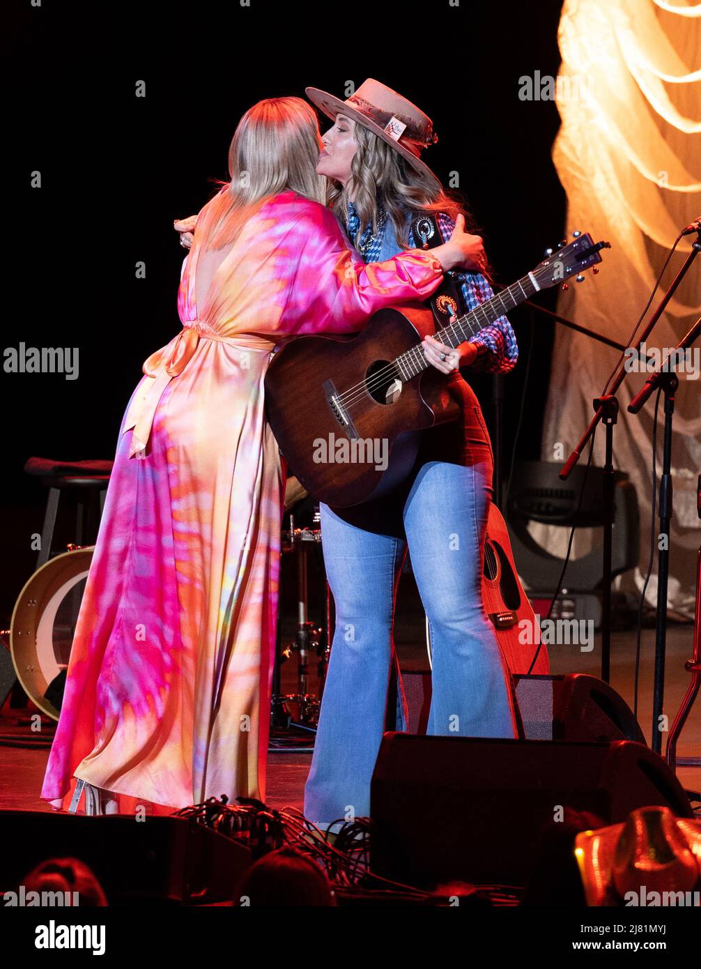 HOLLYWOOD, FLORIDA - MAY 11: Lauren Alaina and Lainey Wilson perform ...