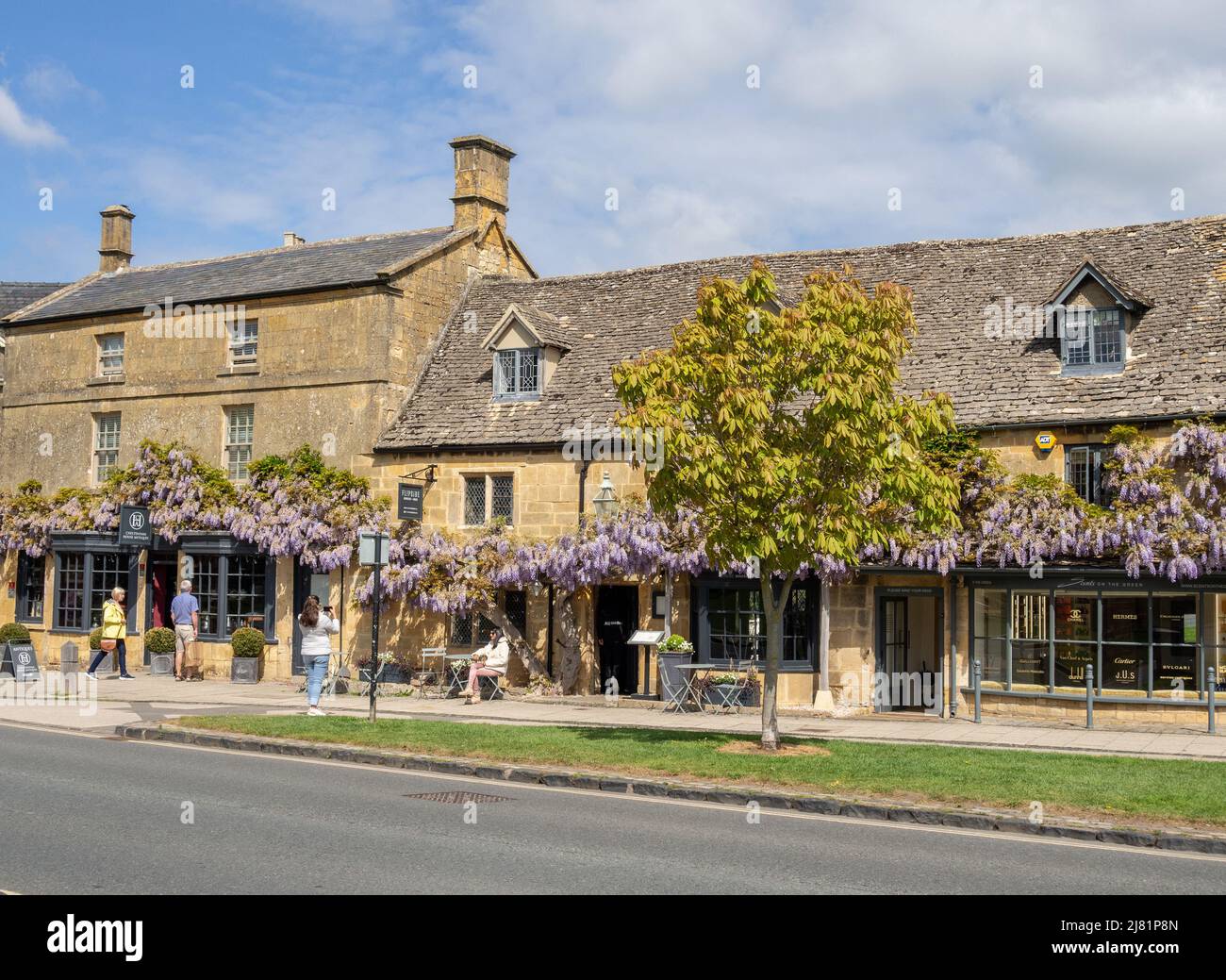 Cotswolds town hi-res stock photography and images - Alamy