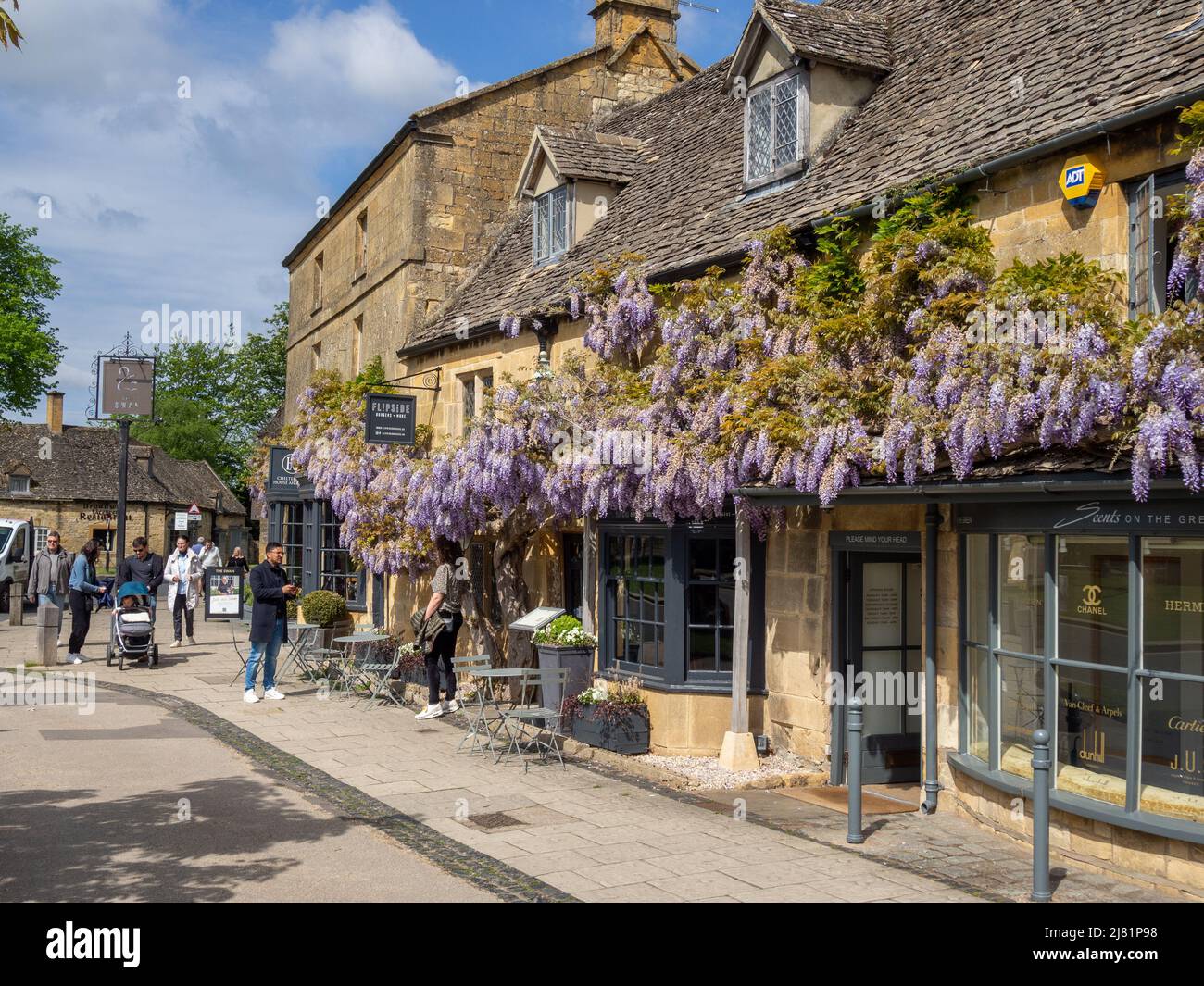 Street scene in Spring in the pretty Cotswolds town of Broadway ...