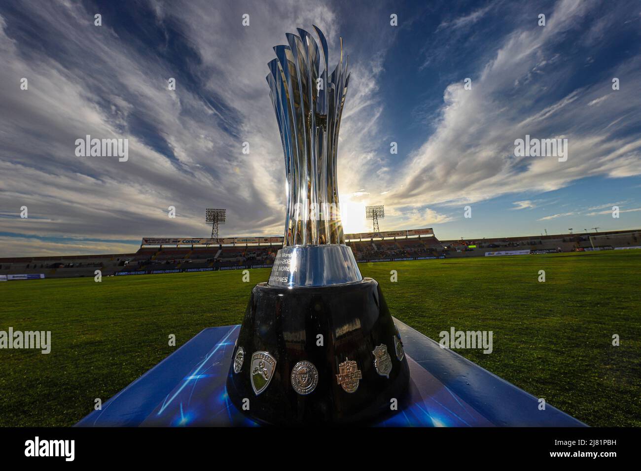 Liga mx trophy hi-res stock photography and images - Alamy