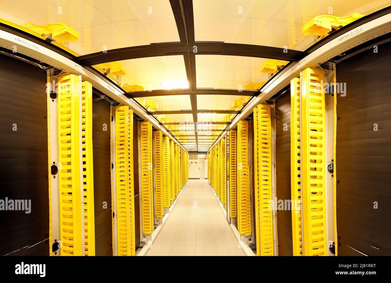 Server room monitoring hi-res stock photography and images - Alamy
