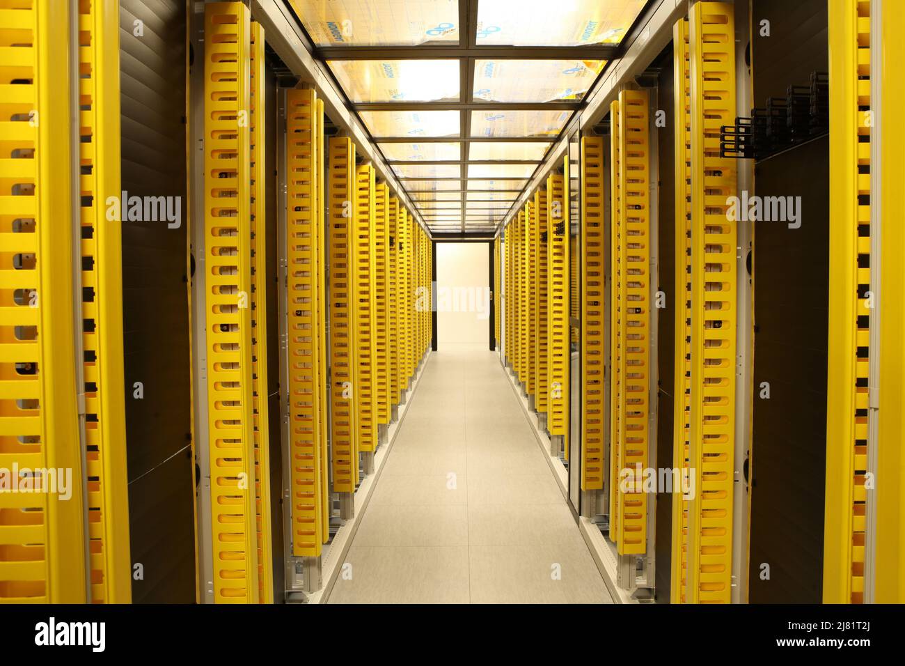 Server room monitoring hi-res stock photography and images - Alamy