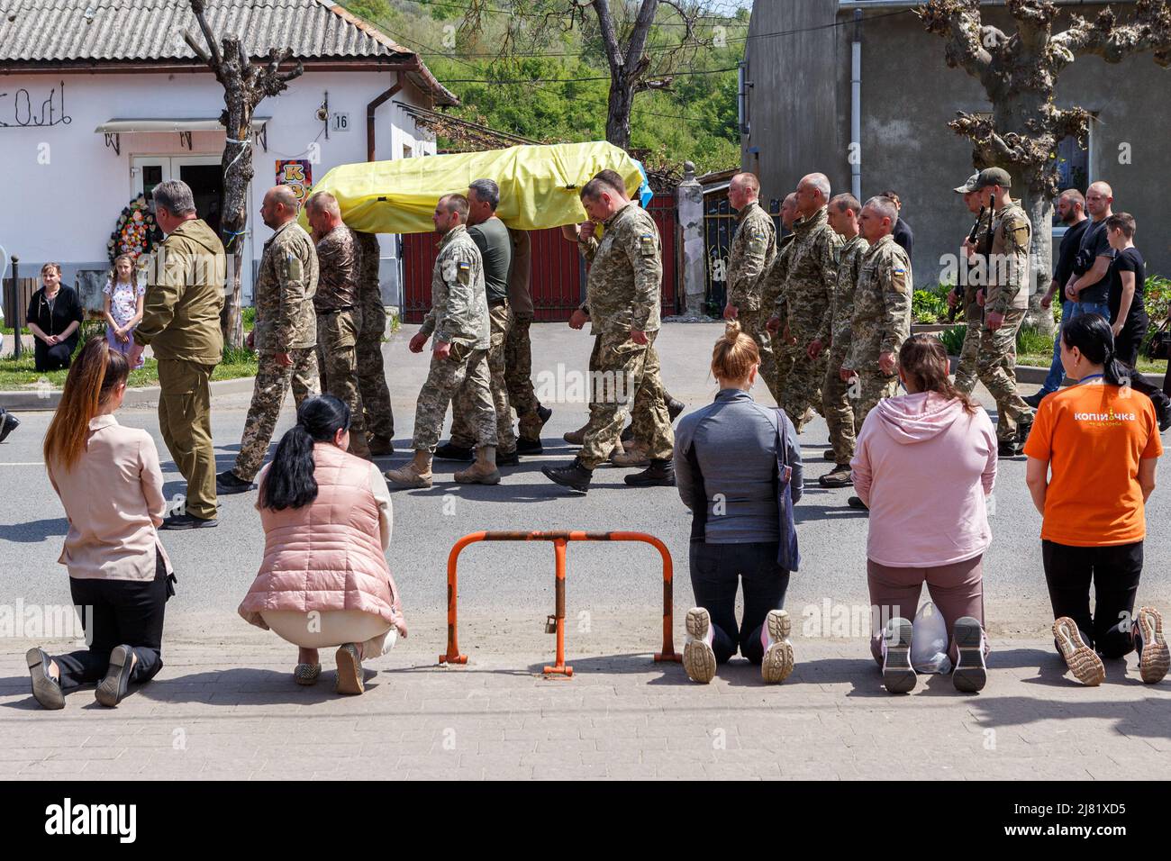 Zakarpatti, Ukraine. May 11, 2022, People kneel before the funeral ...