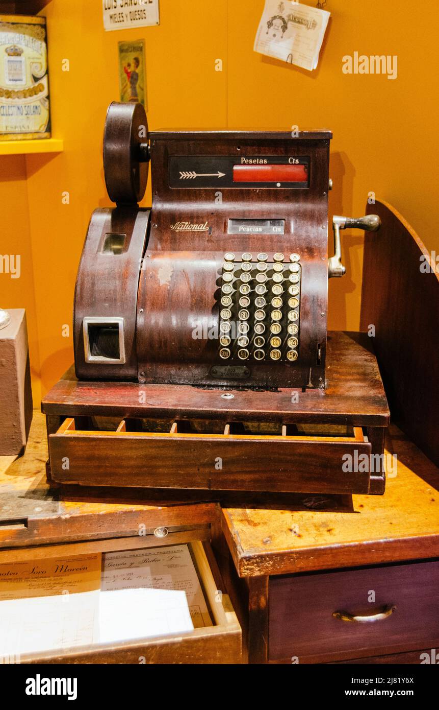 Cashier change hi-res stock photography and images - Alamy