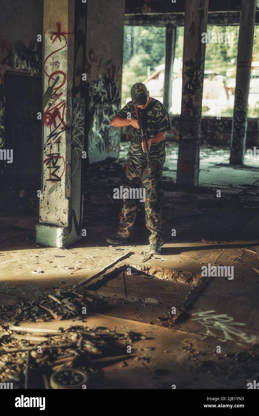 Airsoft sgrungeier in the grunge industry building Stock Photo - Alamy