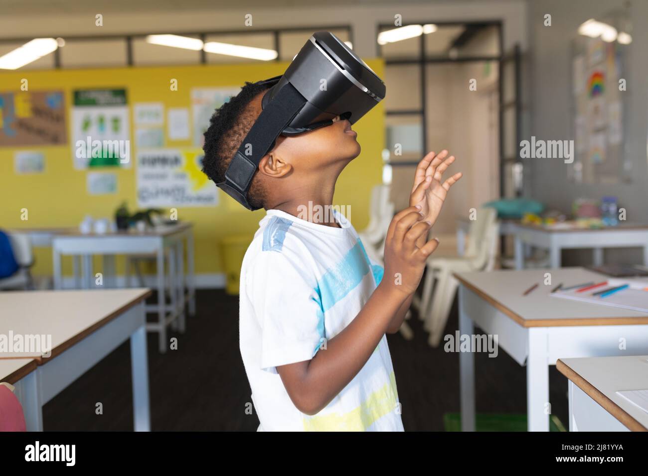 Teacher student classroom side hi-res stock photography and images - Alamy