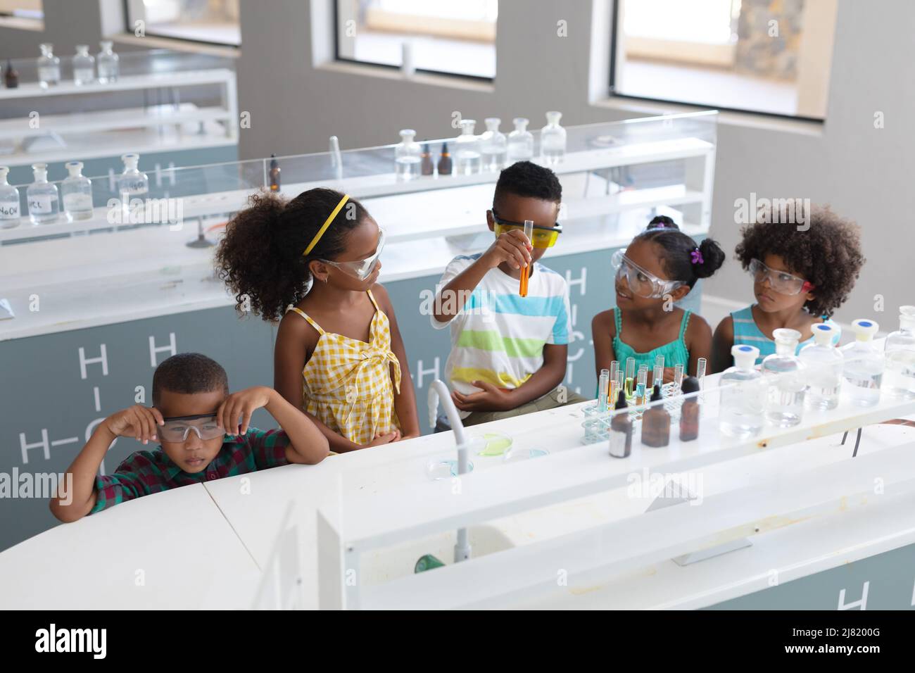 African students in lab hi-res stock photography and images - Alamy