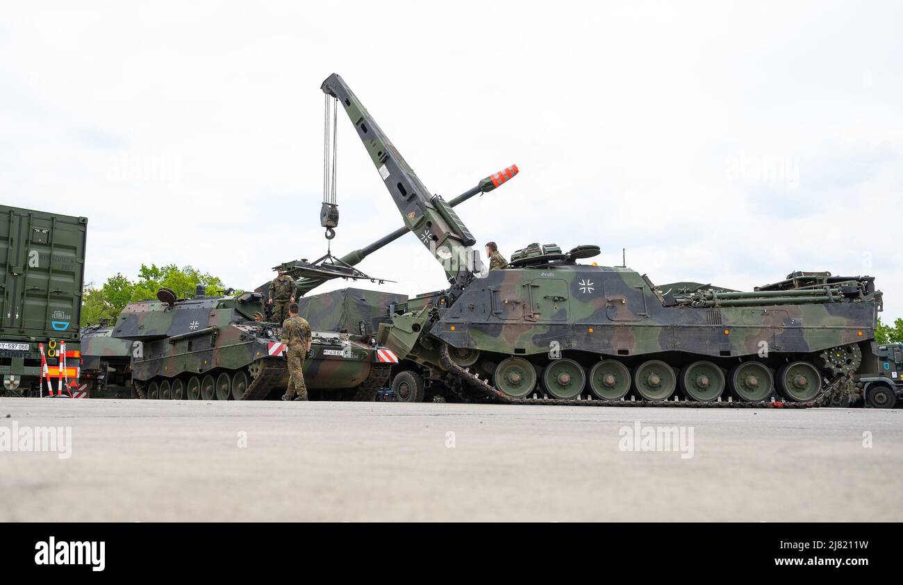 Tank howitzer 2000 hi-res stock photography and images - Alamy