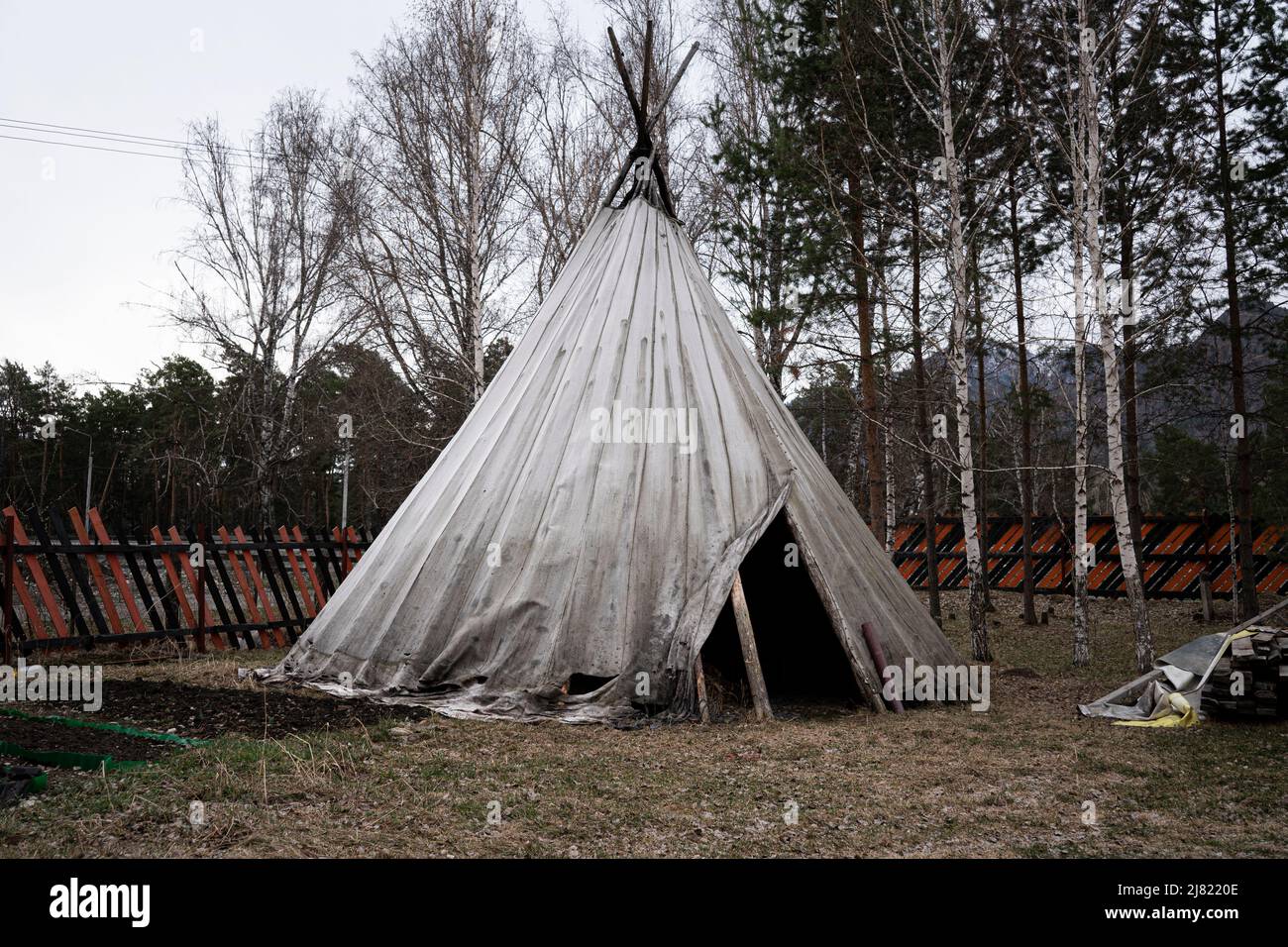 Traditional aboriginal shelter hi-res stock photography and images - Alamy