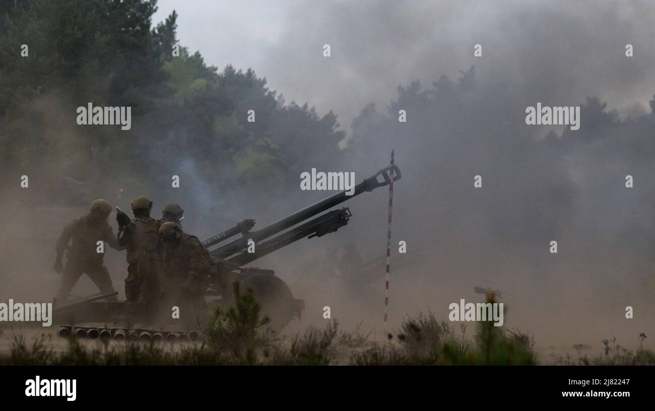 Belgian artillery soldiers hi-res stock photography and images - Alamy