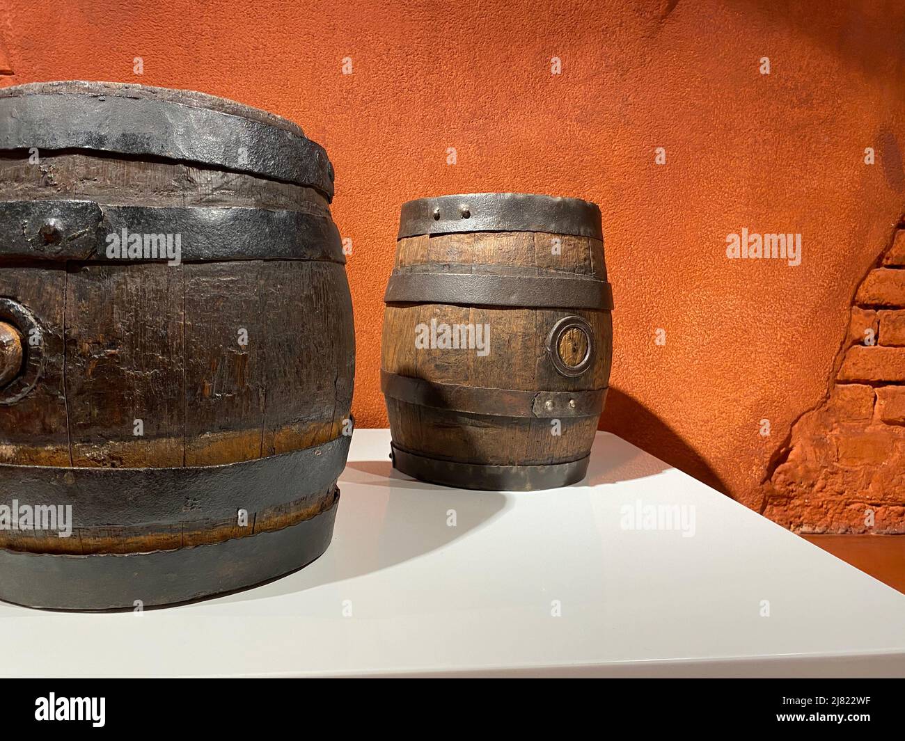 Wooden barrel beer pattern hi-res stock photography and images - Alamy