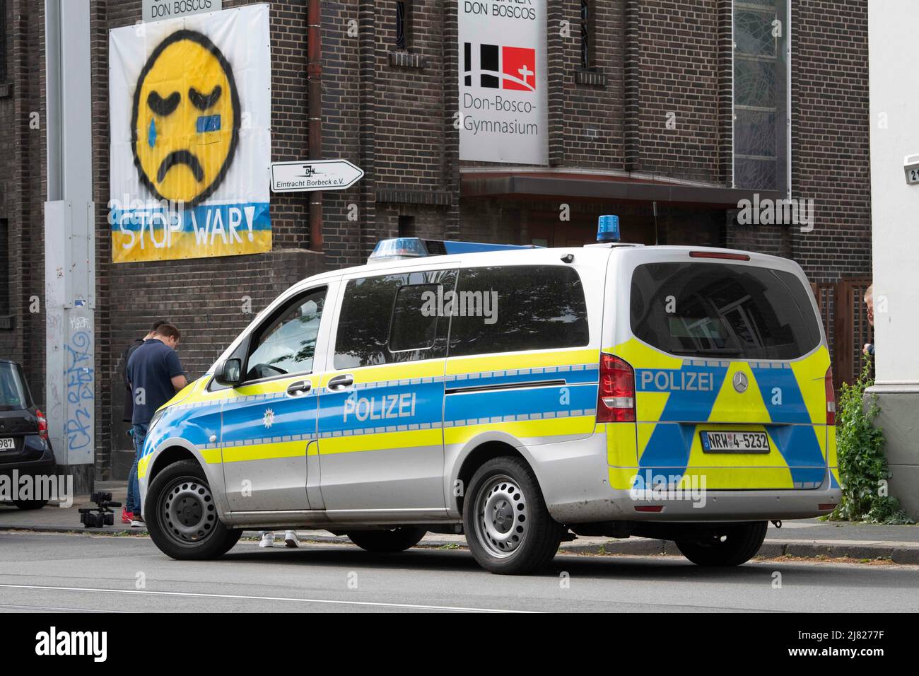 Meal, Deutschland. 12th May, 2022. Police vehicle and police officers ...