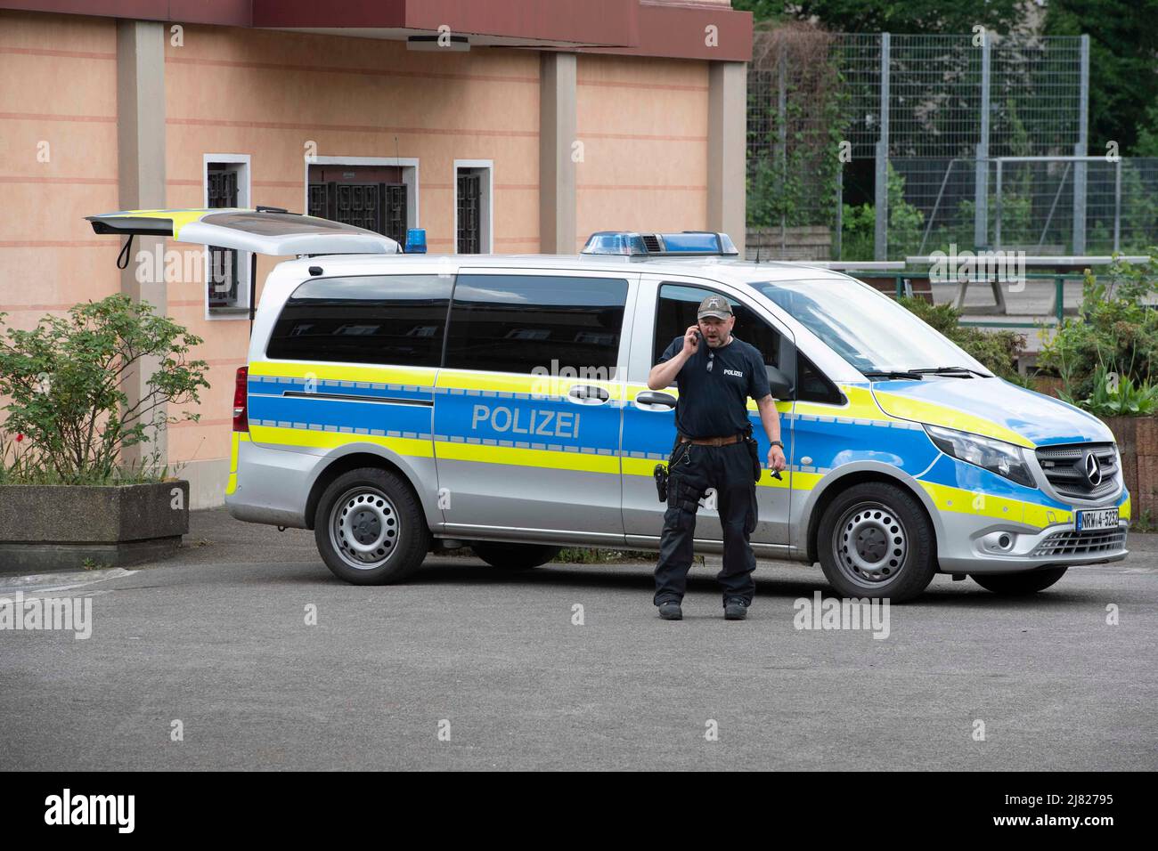 Meal, Deutschland. 12th May, 2022. Police vehicle and police officers ...