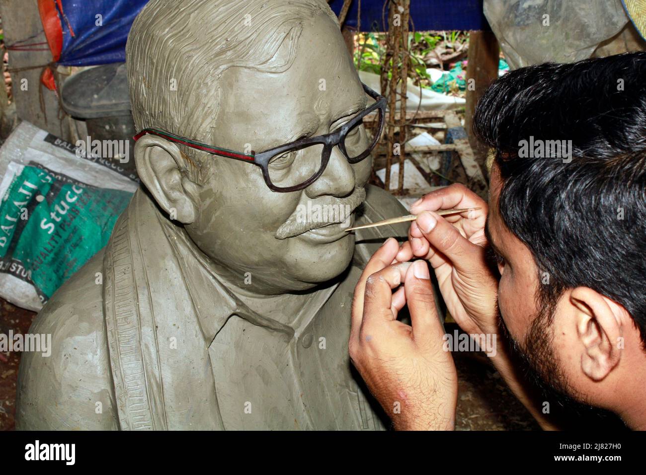Close up mans hands molding hi-res stock photography and images - Alamy