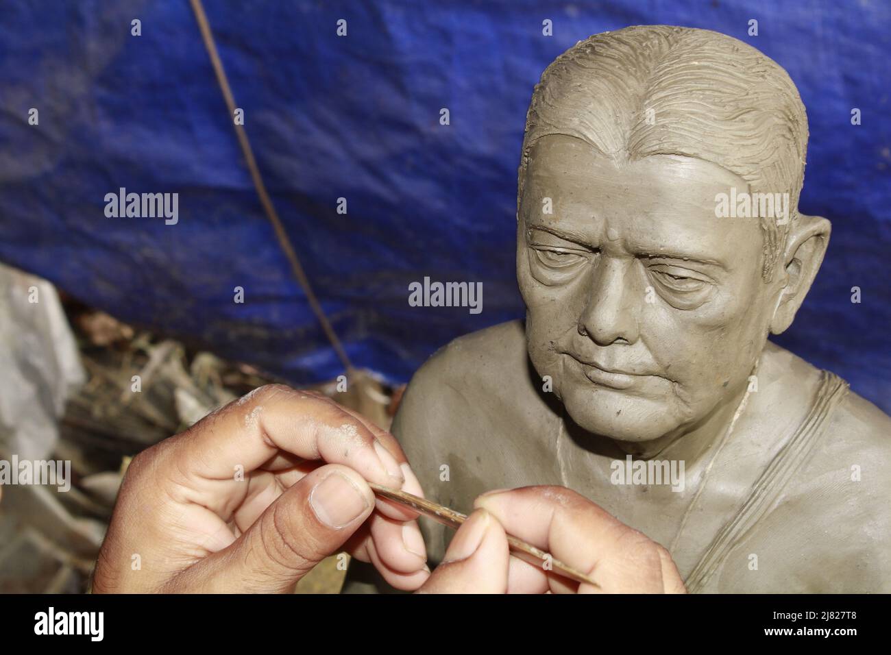 Close up mans hands molding hi-res stock photography and images - Alamy