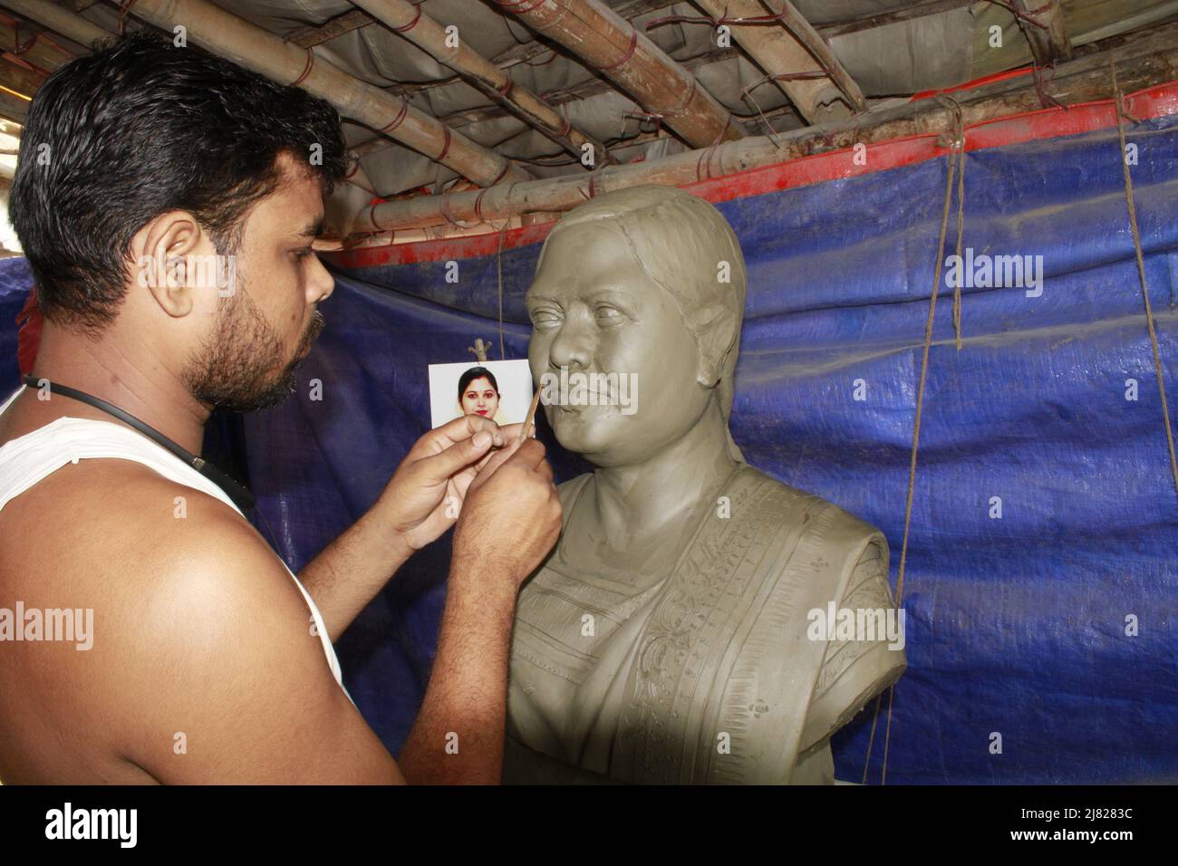 Man's hands making statue of clay Stock Photo - Alamy