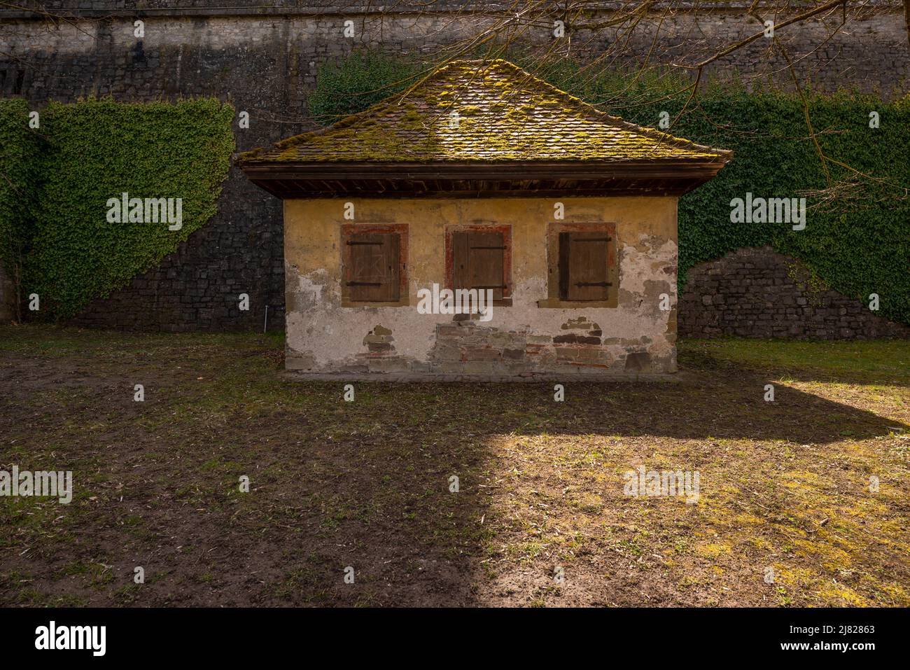 Security guard hut hi-res stock photography and images - Alamy