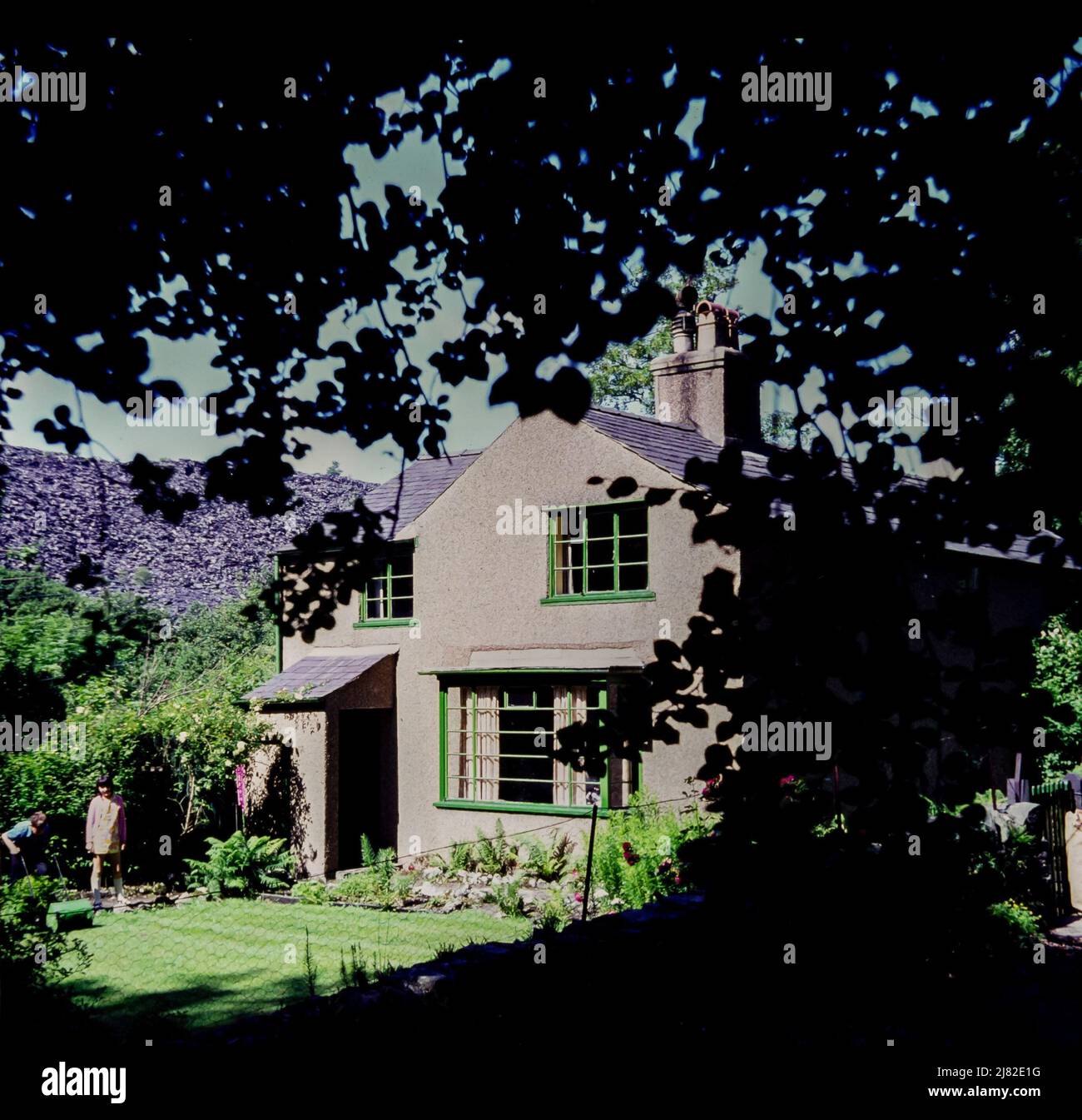 Welsh house built next to slate pile hi-res stock photography and ...