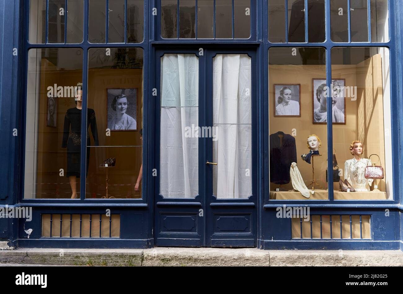 Paris, Paris, FRANCE. 12th May, 2022. The Rue de Grenelle in Paris ...