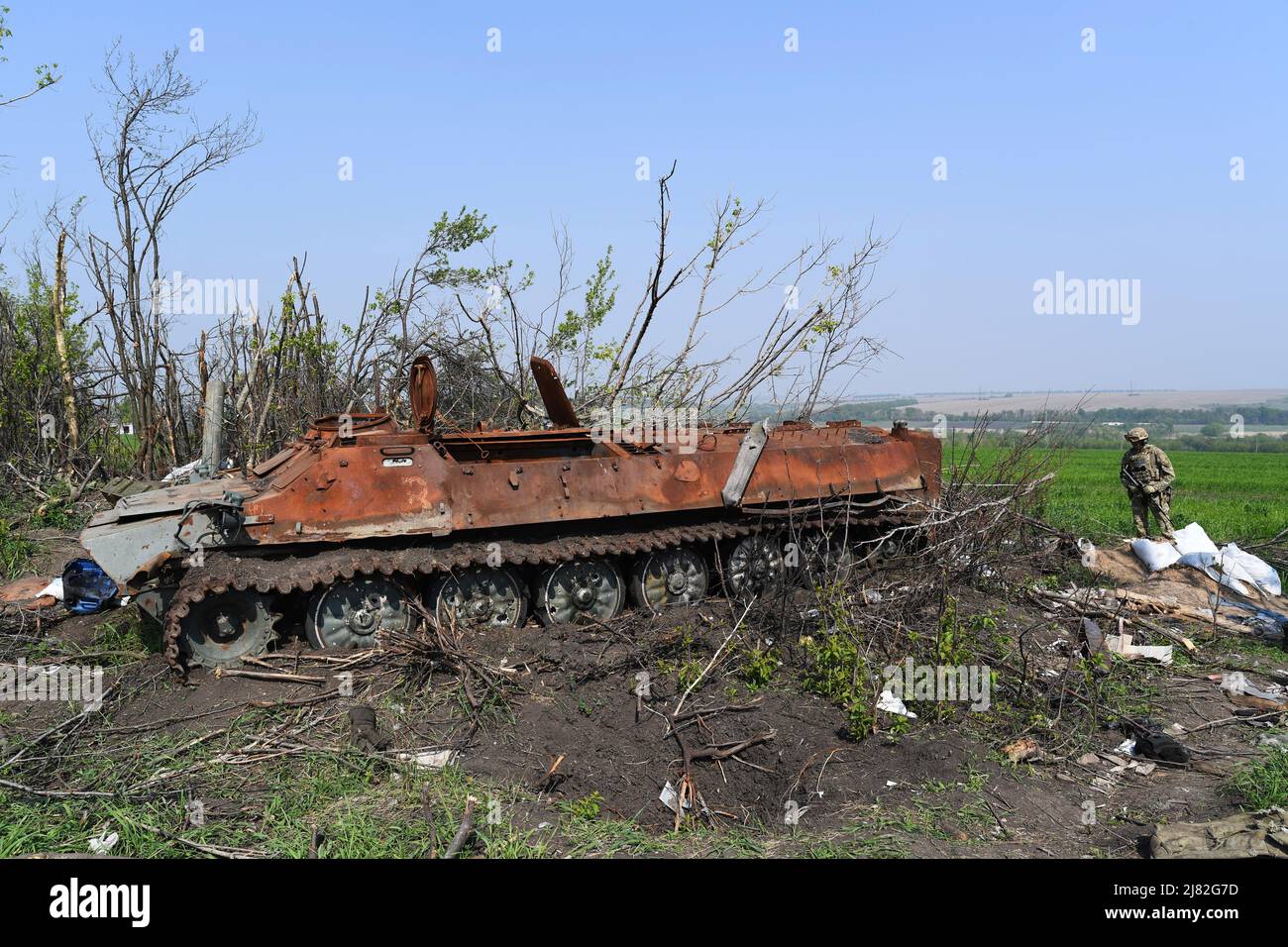 May 8, 2022, Malaya Rohan, Kharkiv, Ukraine: A Ukrainian soldier ...