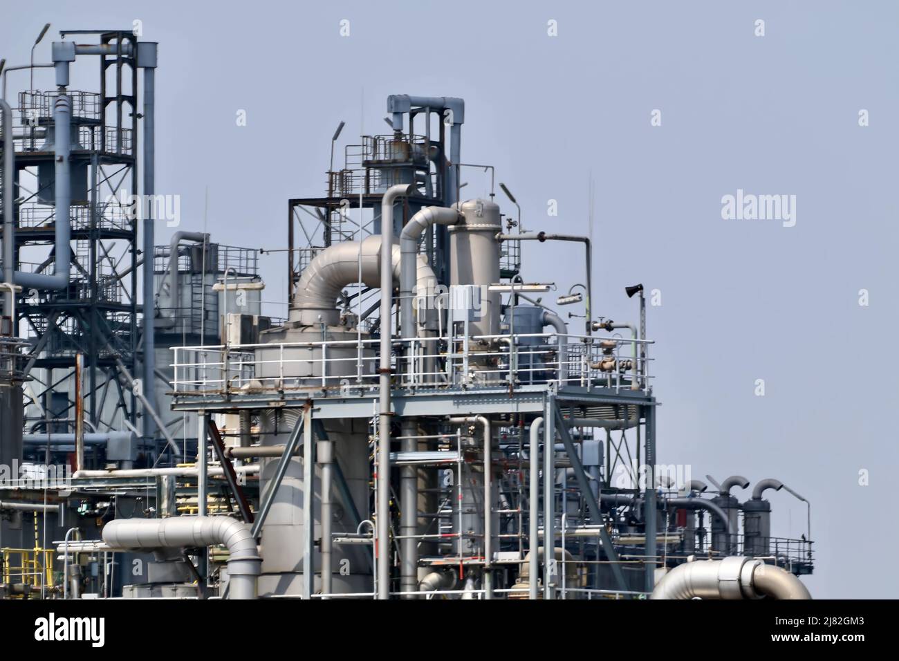 Modern refinery technology hi-res stock photography and images - Alamy
