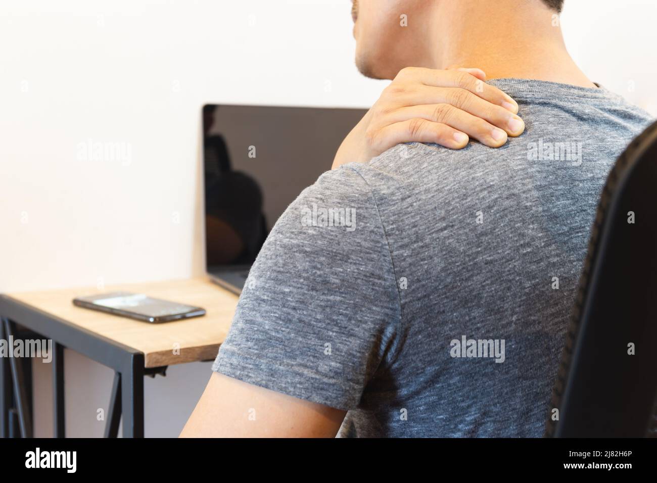 Shoulder pain and computer hi-res stock photography and images - Alamy