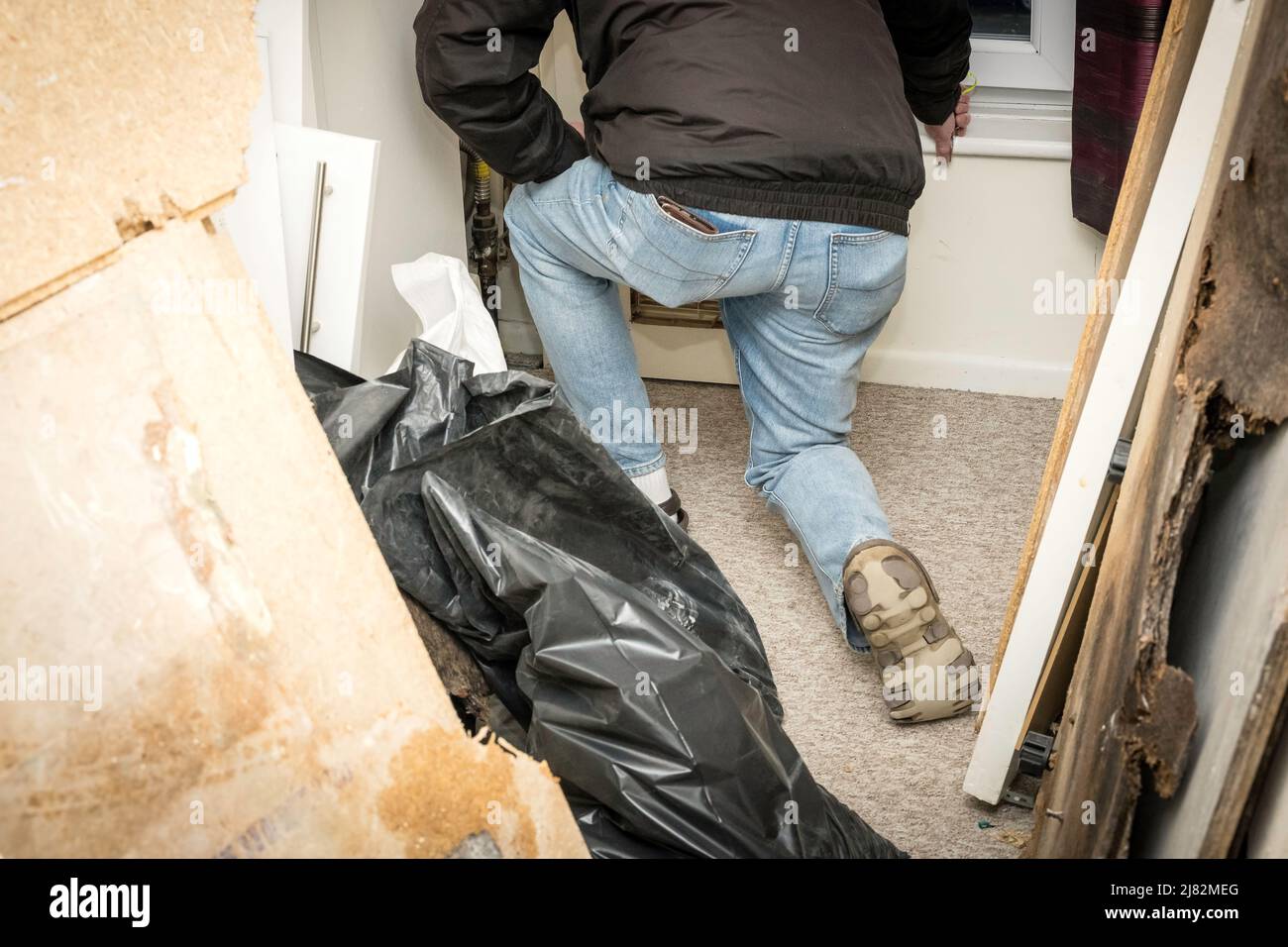 Checking gas meter home hi-res stock photography and images - Alamy
