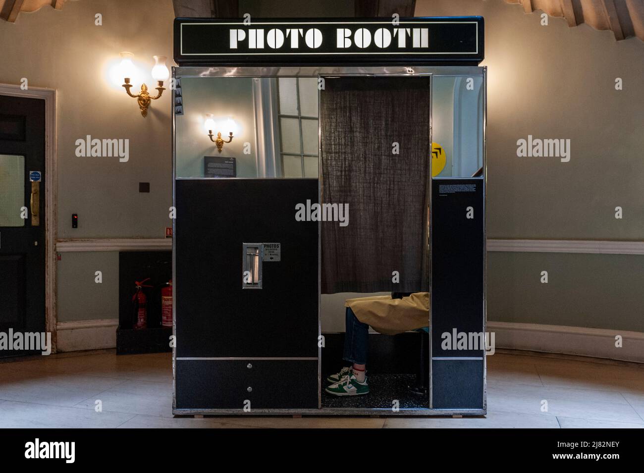 Public passport photo booth hi-res stock photography and images - Alamy