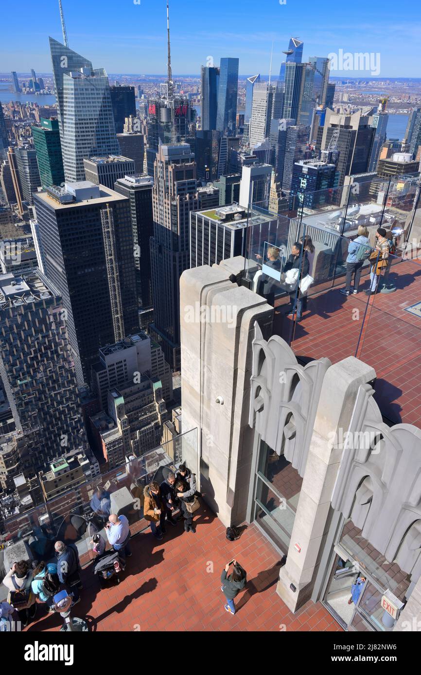 Manhattan skyline on a clear spring morning, Rockefeller Center NYC ...