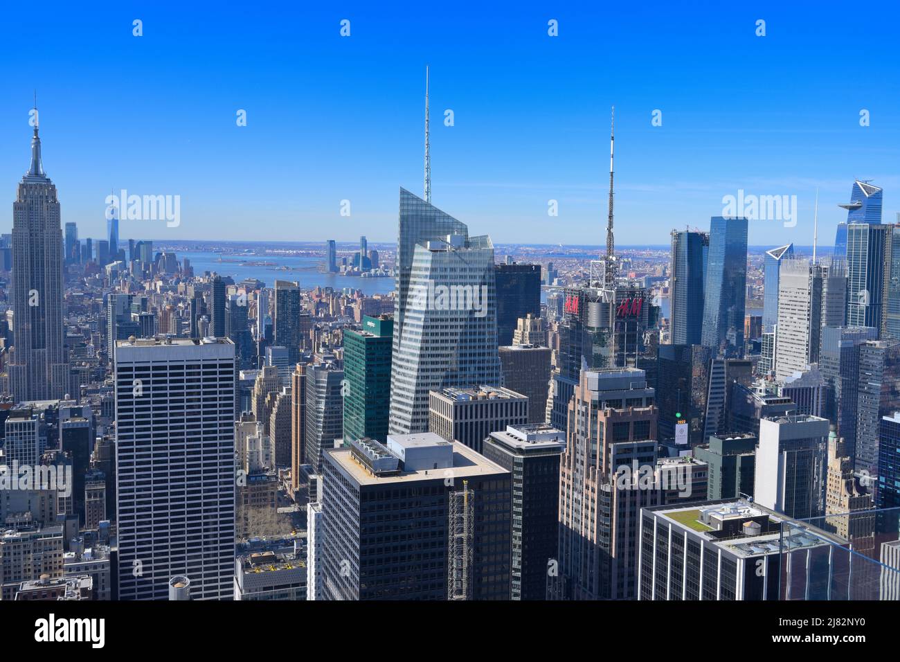 Manhattan skyline on a clear spring morning, Rockefeller Center NYC ...