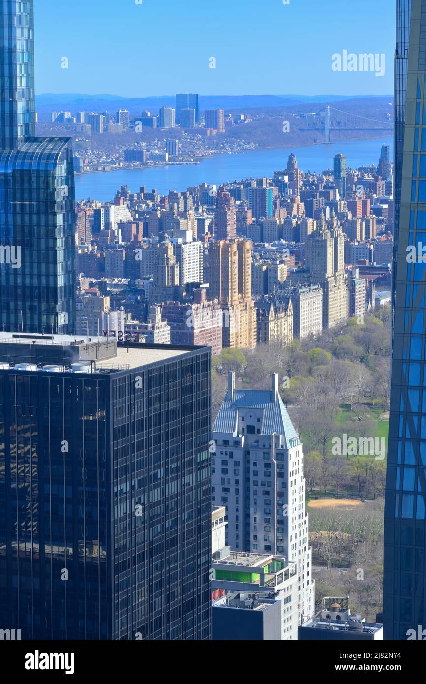 Manhattan skyline on a clear spring morning, Rockefeller Center NYC ...