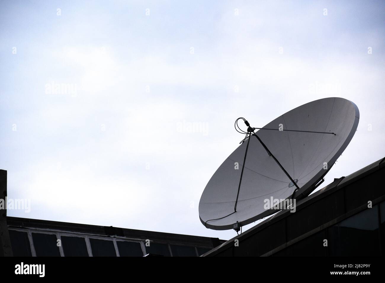 Satellite dish office building hi-res stock photography and images - Alamy
