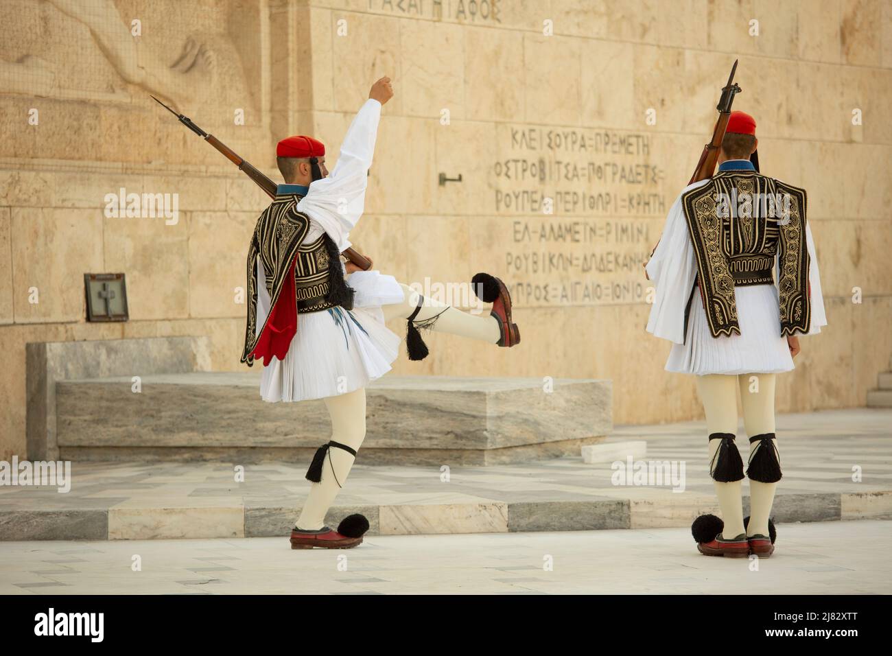 Evzones uniform hi-res stock photography and images - Alamy