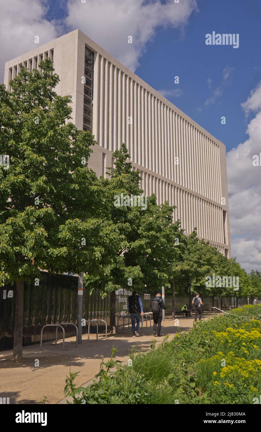 Construction of new University College London (UCL) campus and office ...