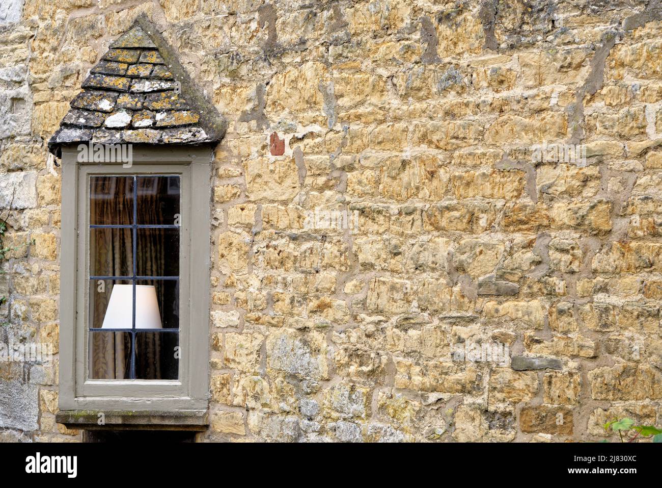 English cotswold style hi-res stock photography and images - Alamy