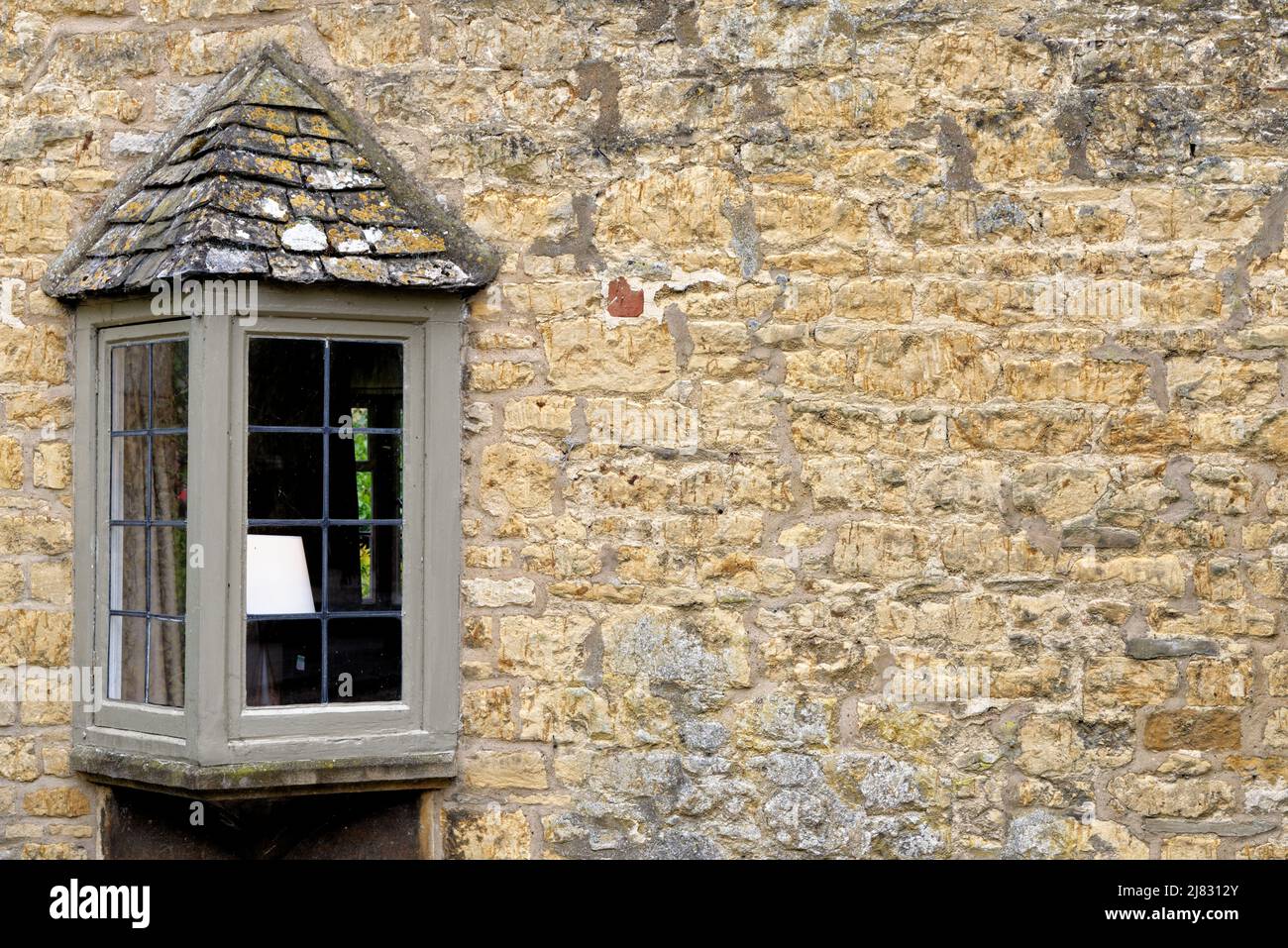 English cotswold style hi-res stock photography and images - Alamy