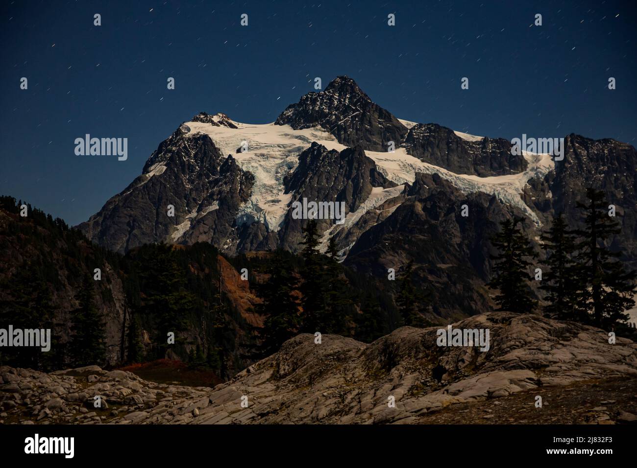 Long exposure night sky hi-res stock photography and images - Alamy