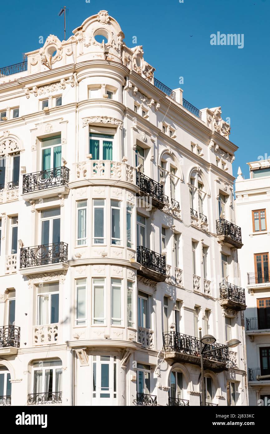 Lifestyle white stucco hi-res stock photography and images - Alamy