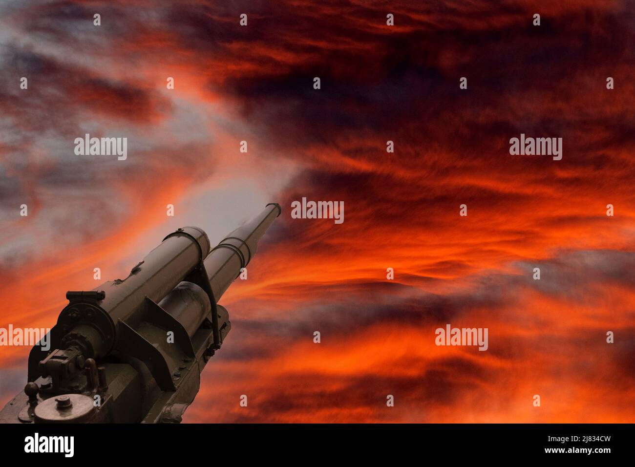 Cannon aiming hi-res stock photography and images - Alamy