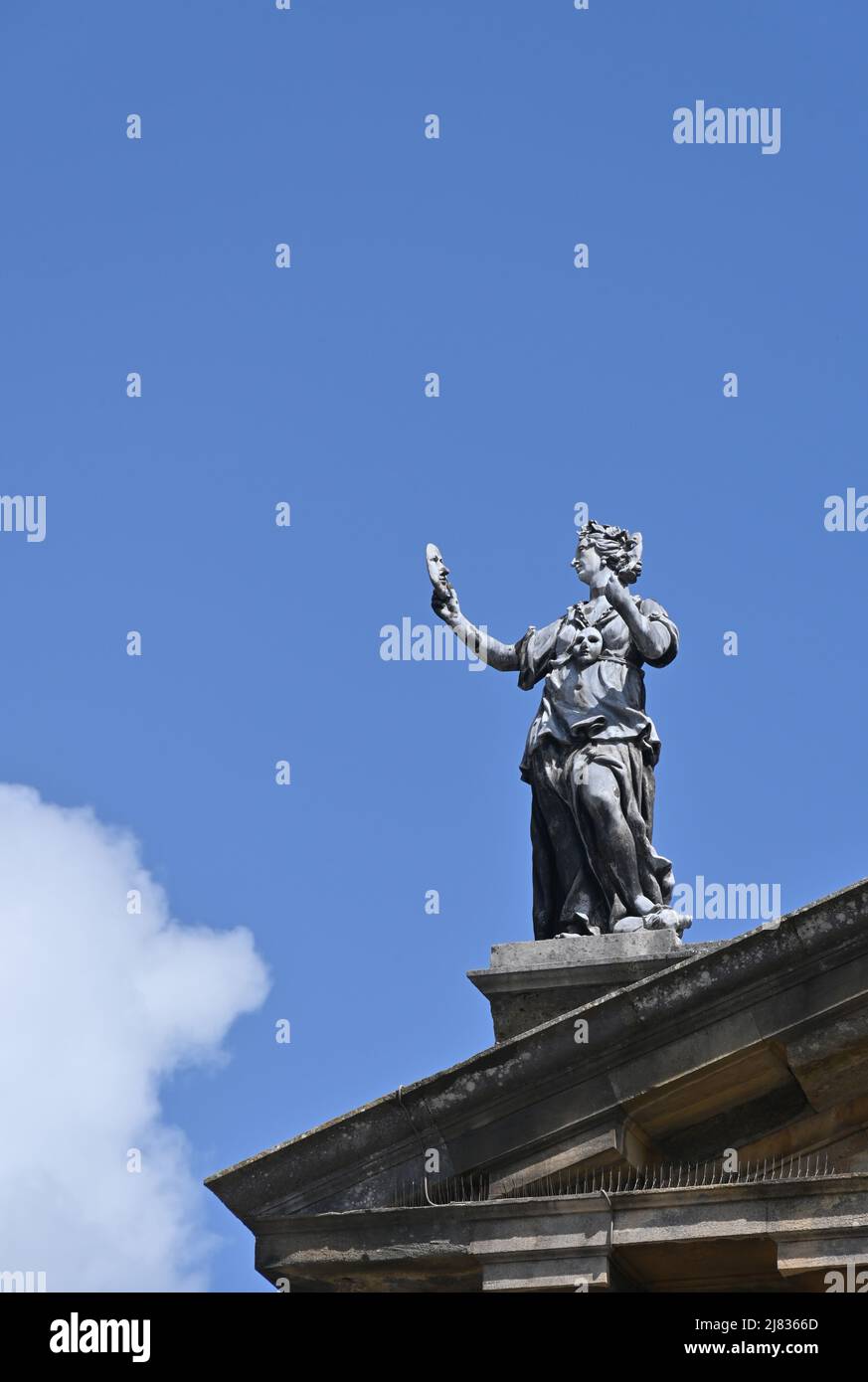 Stone sculptures on the roof of the Clarendon Building, Broad Street ...