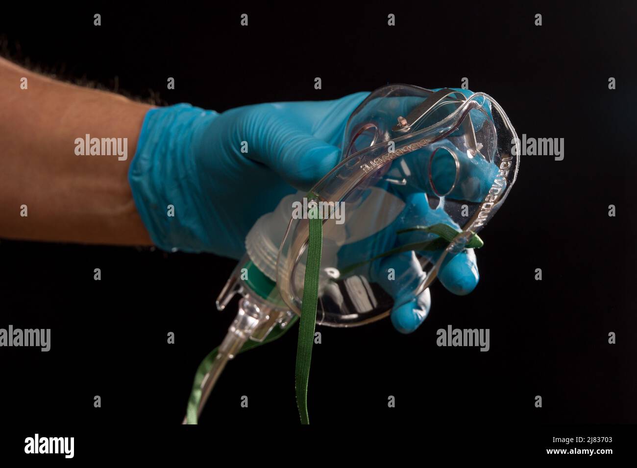 Oxygen mask hi-res stock photography and images - Alamy