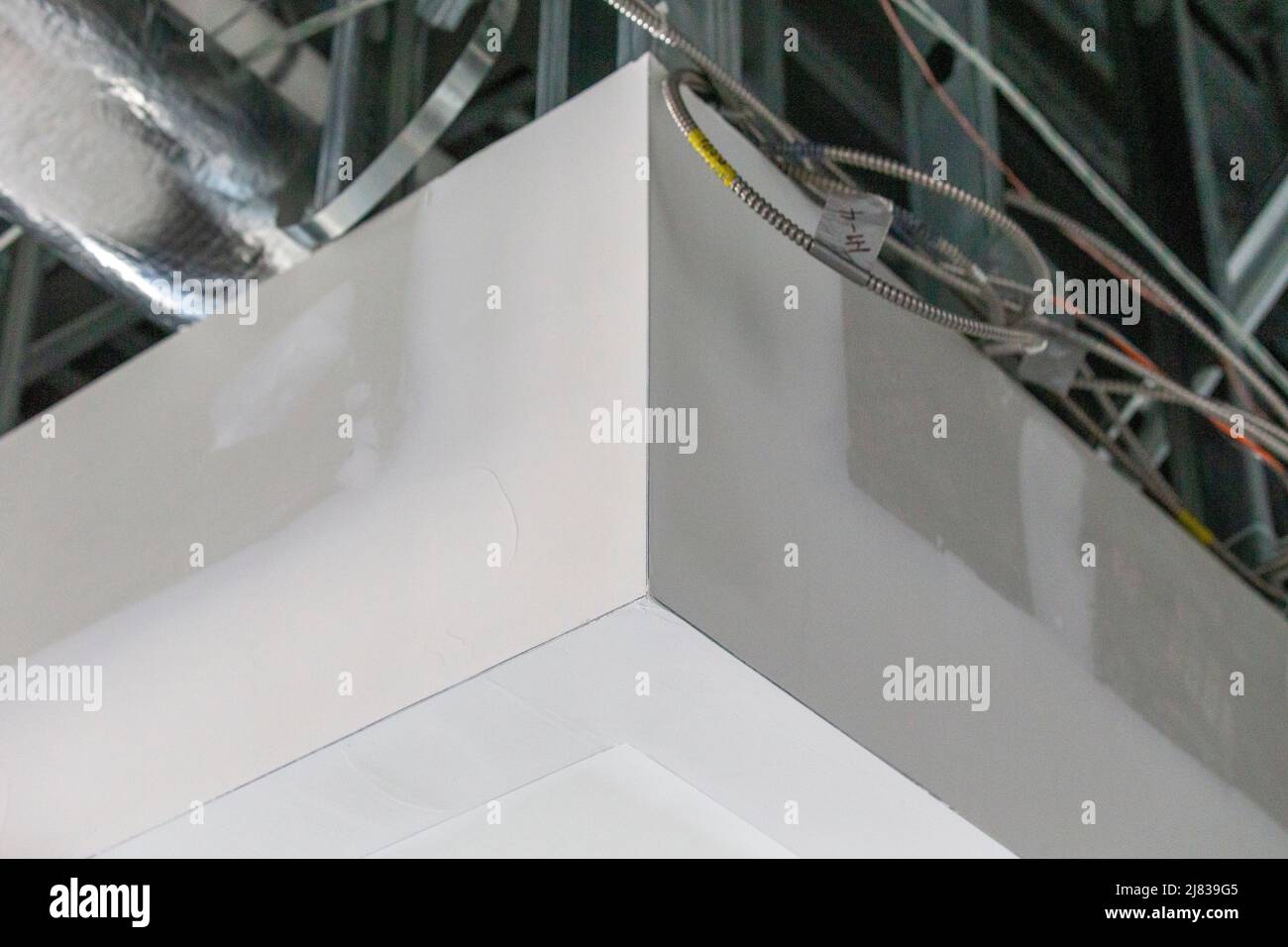 Overhead interior soffits hi-res stock photography and images - Alamy