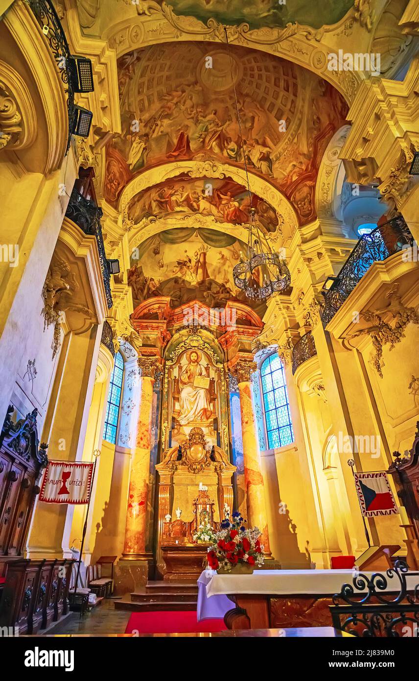 Gothic moulding column hi-res stock photography and images - Alamy