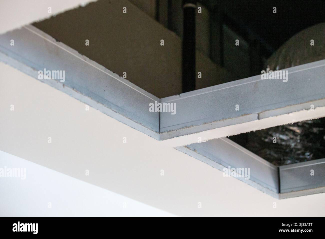 Overhead duct hi-res stock photography and images - Alamy