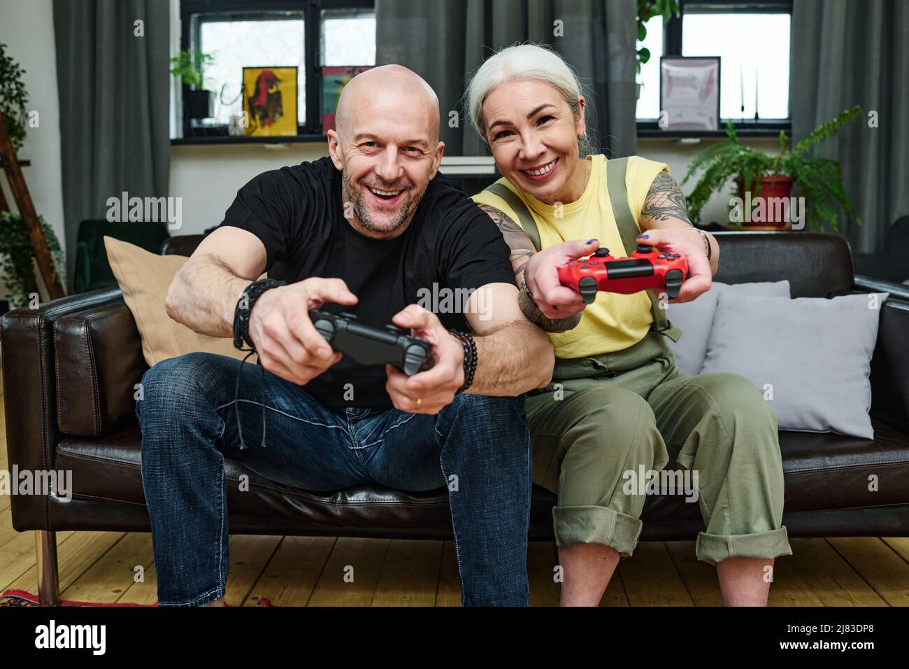 Video gamer mature woman hi-res stock photography and images - Alamy
