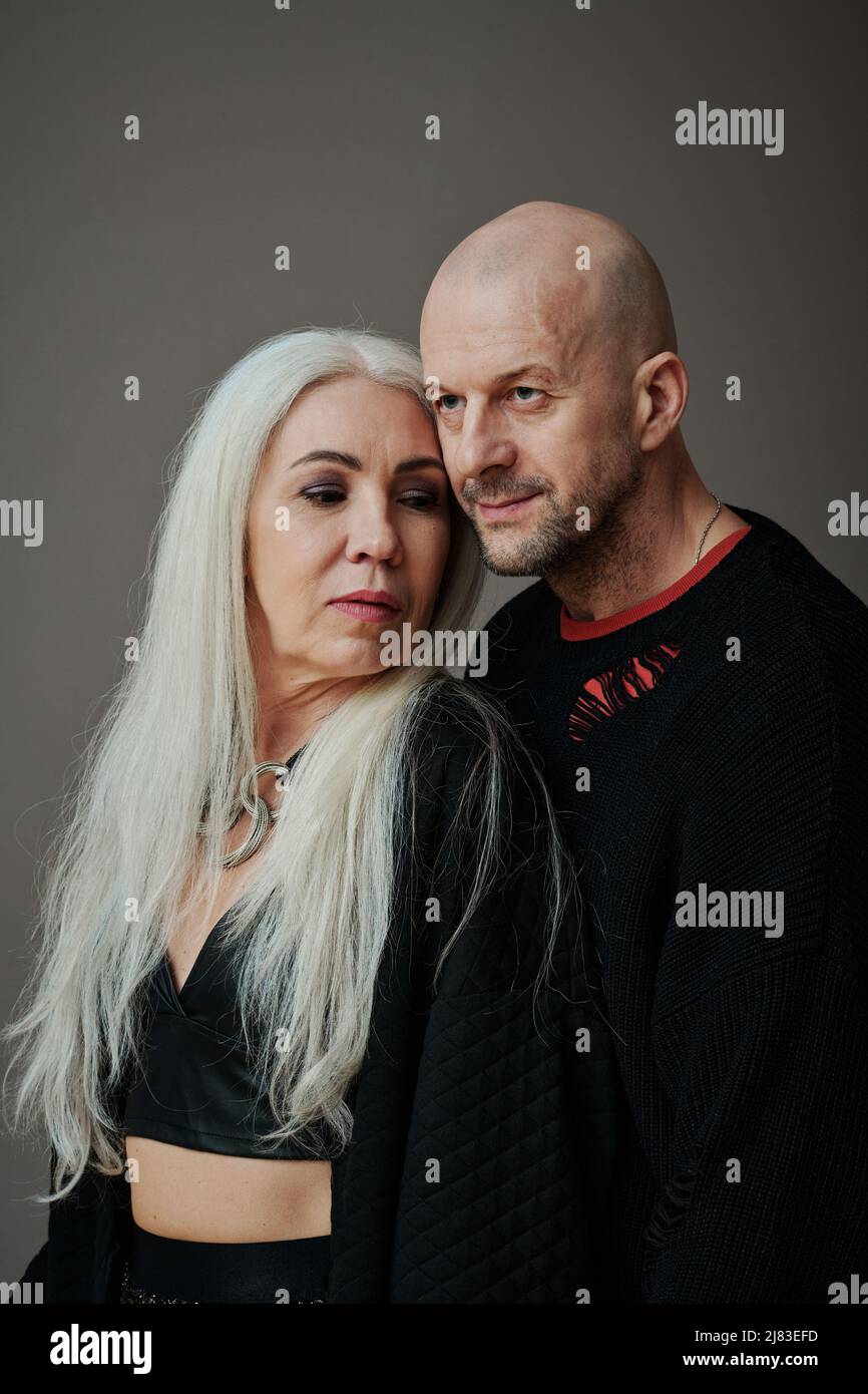 Silver hair couple hi-res stock photography and images - Alamy
