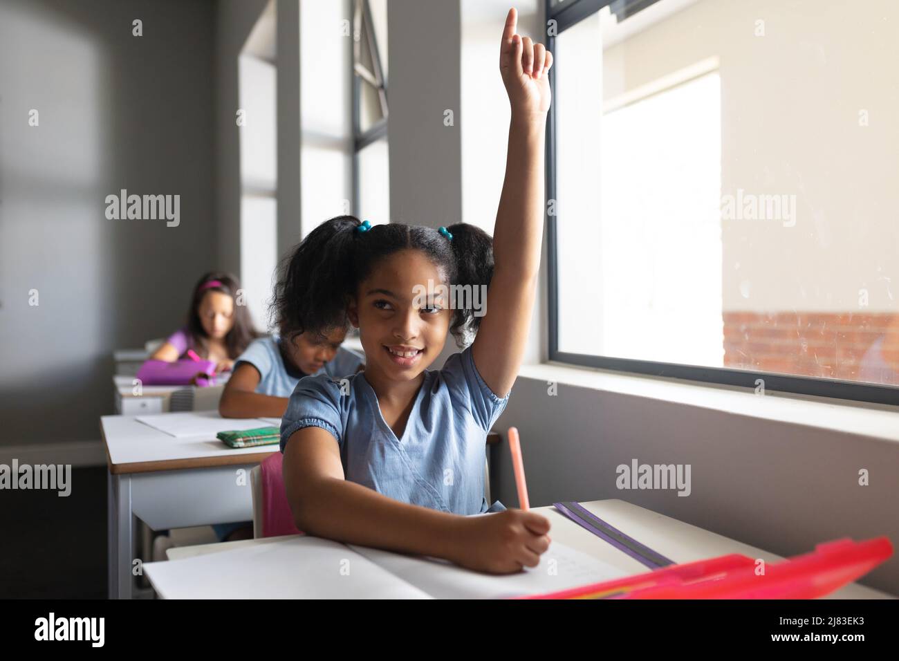 Elementary school girl hi-res stock photography and images - Alamy