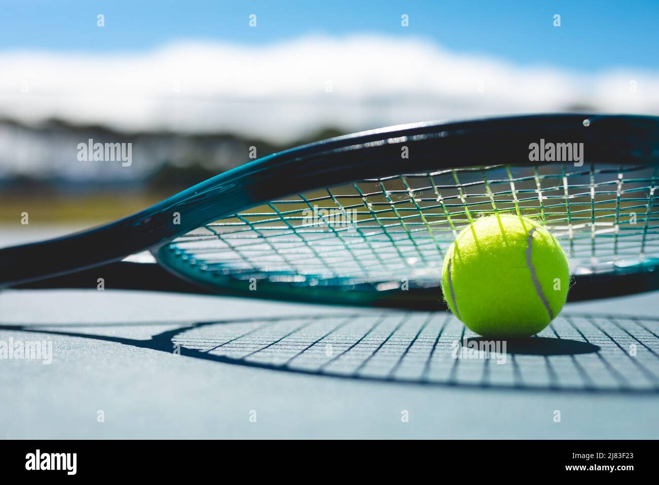 Green tennis racket hi-res stock photography and images - Alamy